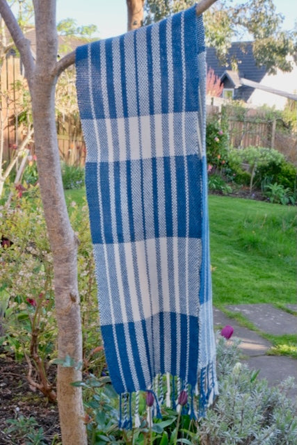 Rolling Waves Scarf Weaving Pattern by Ange Sewell – Weft Blown